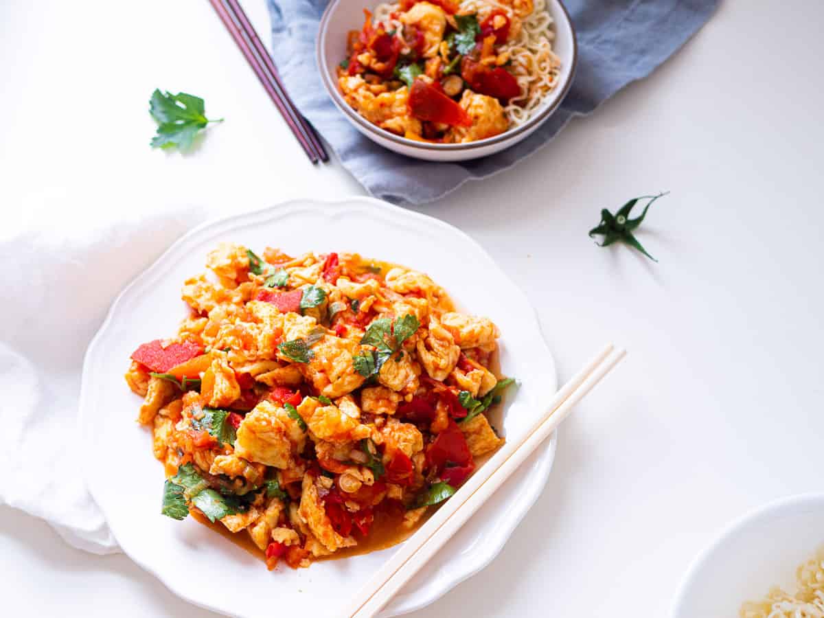 10-minute super satisfying Chinese egg + tomato stir fry